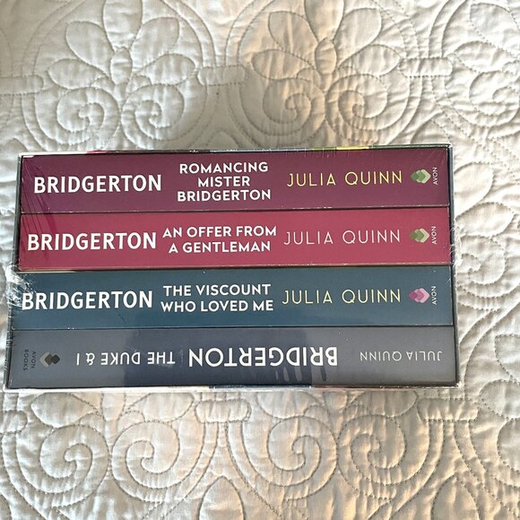 Bridgerton | Accents | Nwt Bridgerton Box Set 4 Paperback Box ...